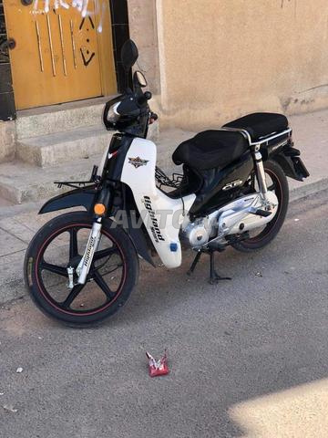 Highland 2022 | Motos à Oujda | Avito.ma