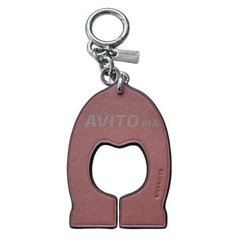 Porte-clés sac COACH New York Big C Varsity | Autres accessoires de ...