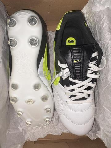 Godasse chaussure de football neuf nike | Equipement Sportif à ...