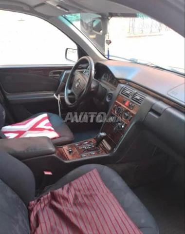 2003 diesel automatique E Mercedez | Voitures d'occasion à Bir Jdid ...