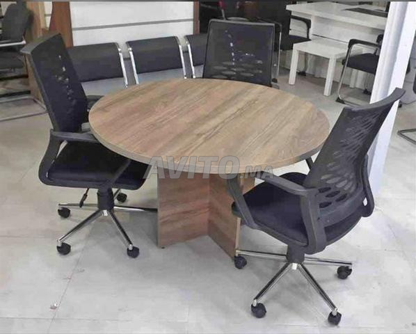 Table de réunion ronde au design pratique | Matériel de Bureau à ...