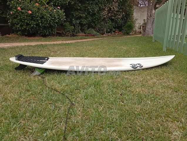 Planche de surf Thierry Delbourg | Equipement Sportif à Temara | Avito.ma