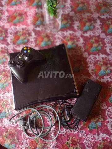 Xbox 360 Slim 250 Go avec manette originale | Gaming à Salé | Avito.ma