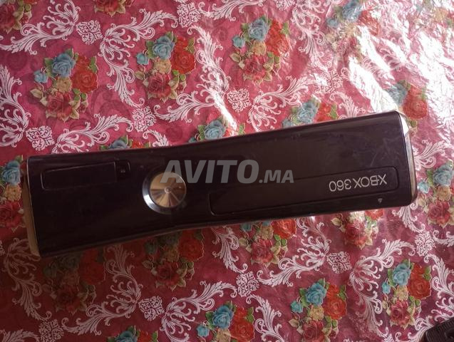 Xbox 360 Slim 250 Go avec manette originale | Gaming à Salé | Avito.ma
